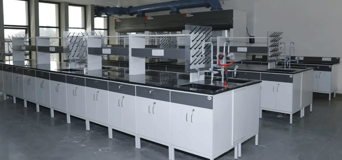 UNIVERSAL Pedestal System